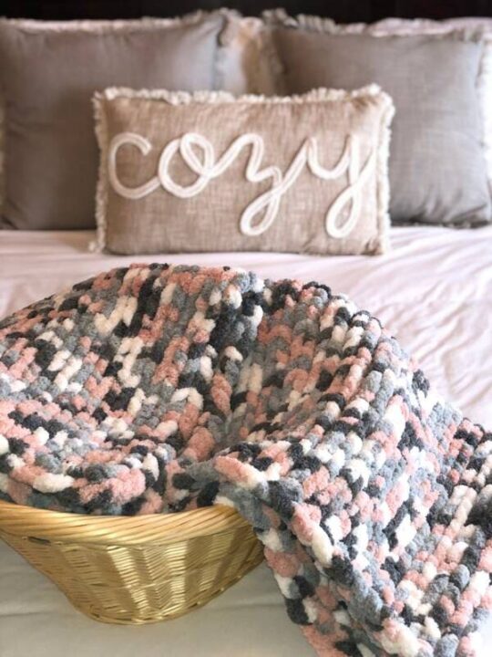 33 Cozy Chunky Knit Blankets You'll Love (2022 List)