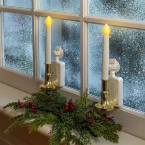 40+ Festive Christmas Window Decorations That Adorn a Home Nicely ...
