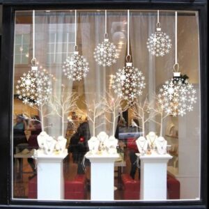 40+ Festive Christmas Window Decorations That Adorn a Home Nicely ...