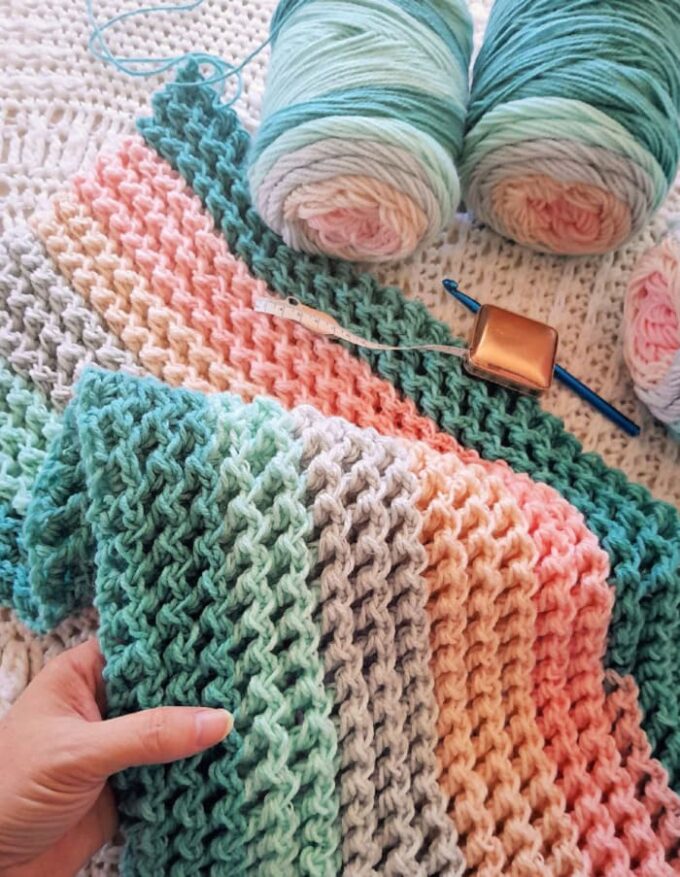 7 Crochet Throw Blanket Free Patterns For All Levels and Beginners ...